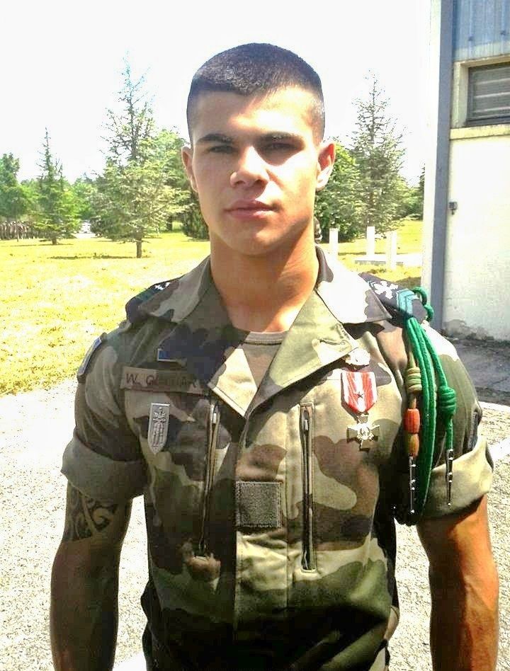 Hot guy in well fitted uniform | Scrolller