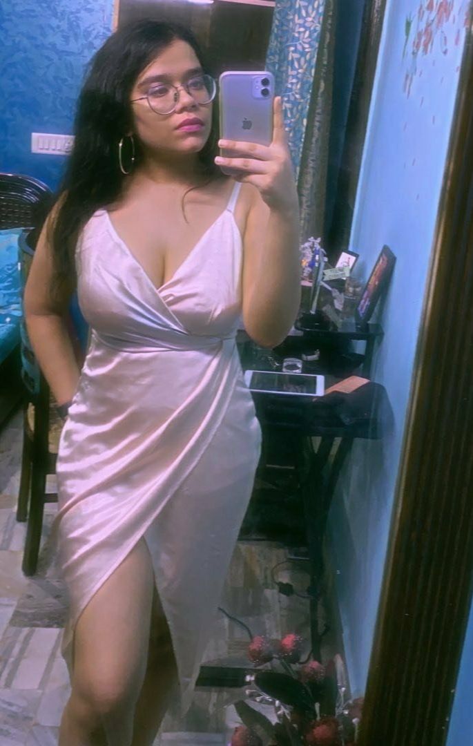 Hot Indian Nerd with Amazing Figure | Scrolller