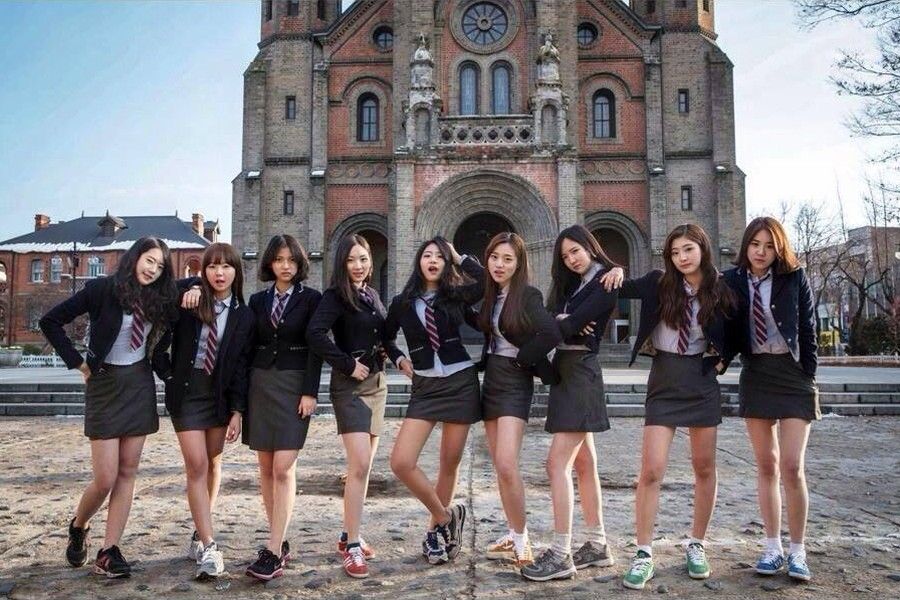 Hot Korean schoolgirls | Scrolller