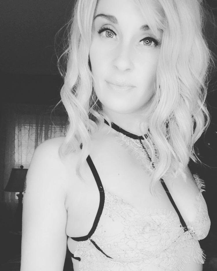 Hot mom Veronica Paige | Scrolller