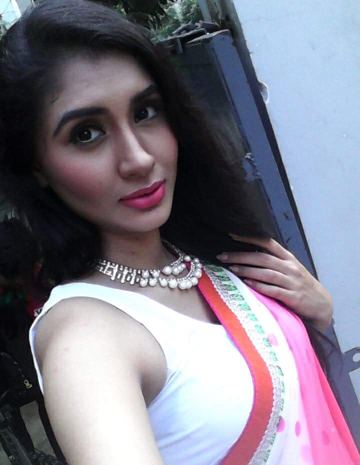 Hot Selfie | Scrolller