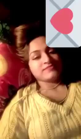 Hot wife shows her body on video call 💦😍 ( link in comments) | Scrolller
