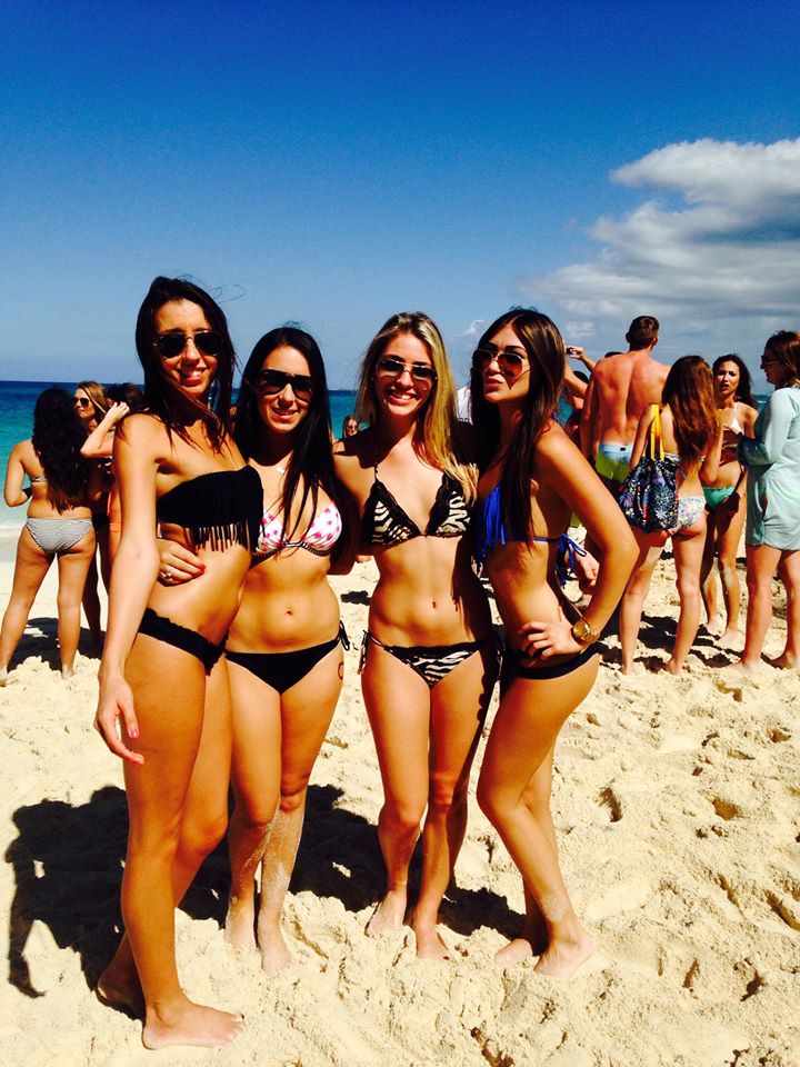 Hotties On The Beach Scrolller 3086