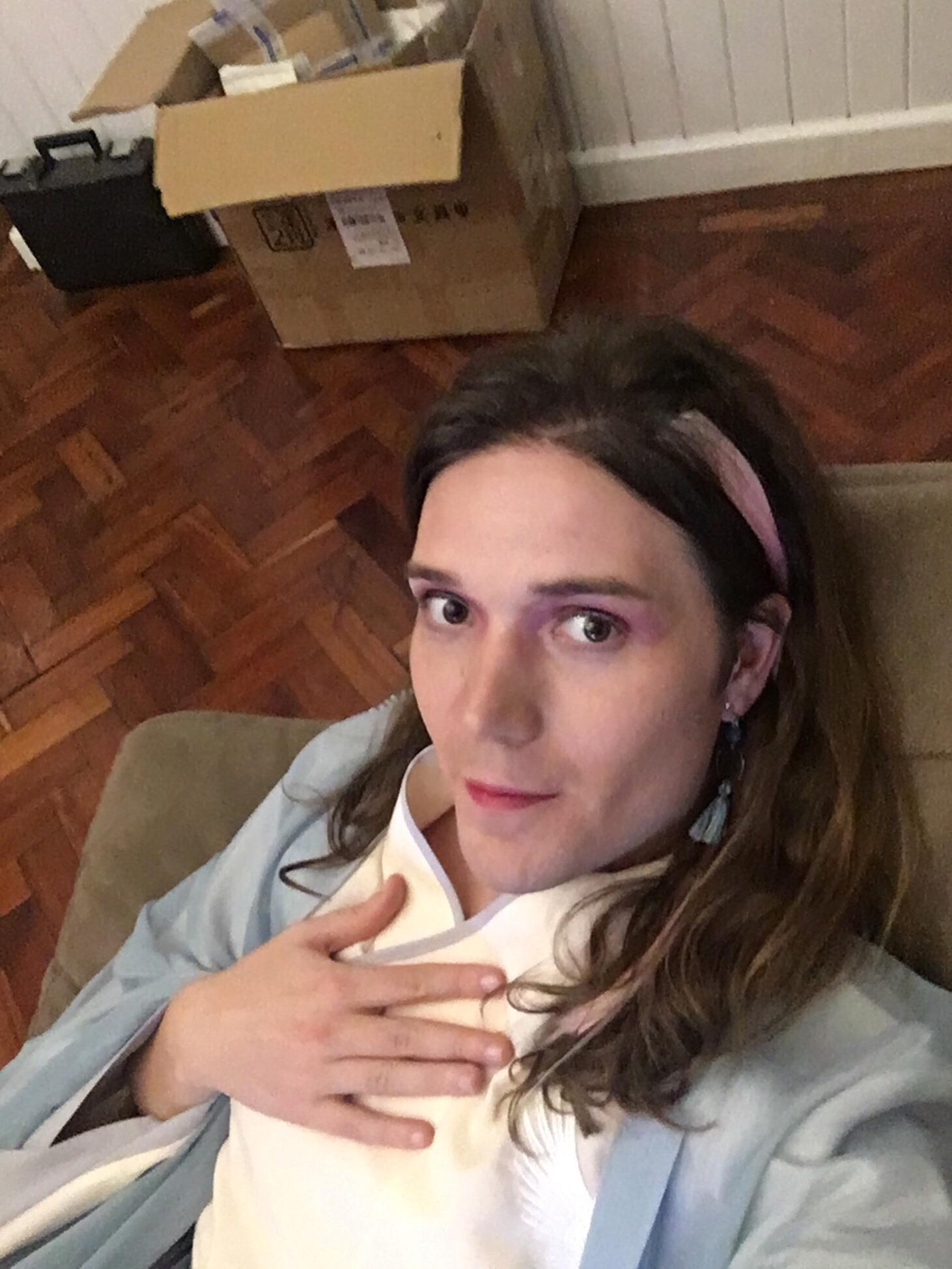 How can I look more feminine? | Scrolller