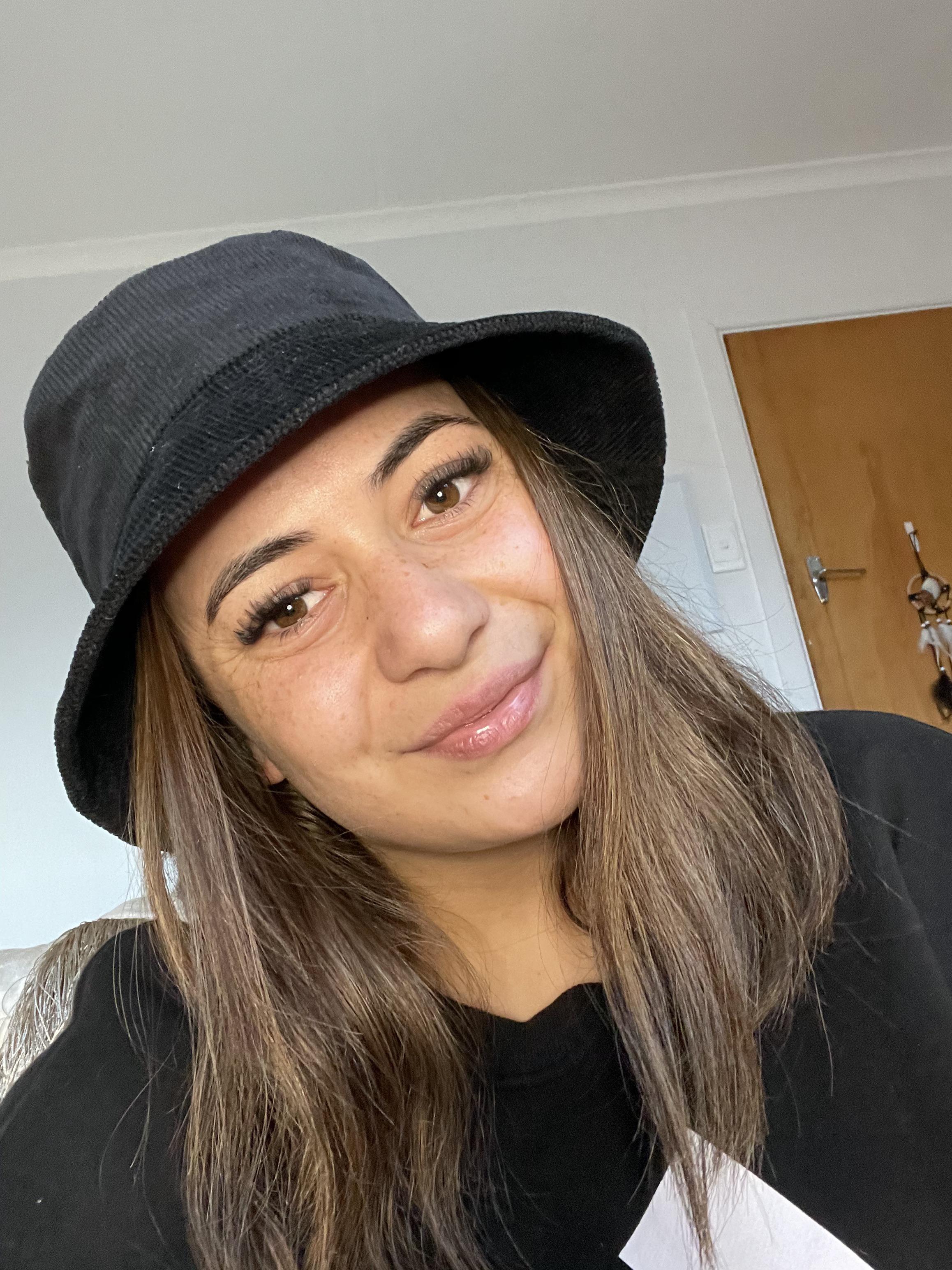 how do I look with my new bucket hat? 😋 | Scrolller