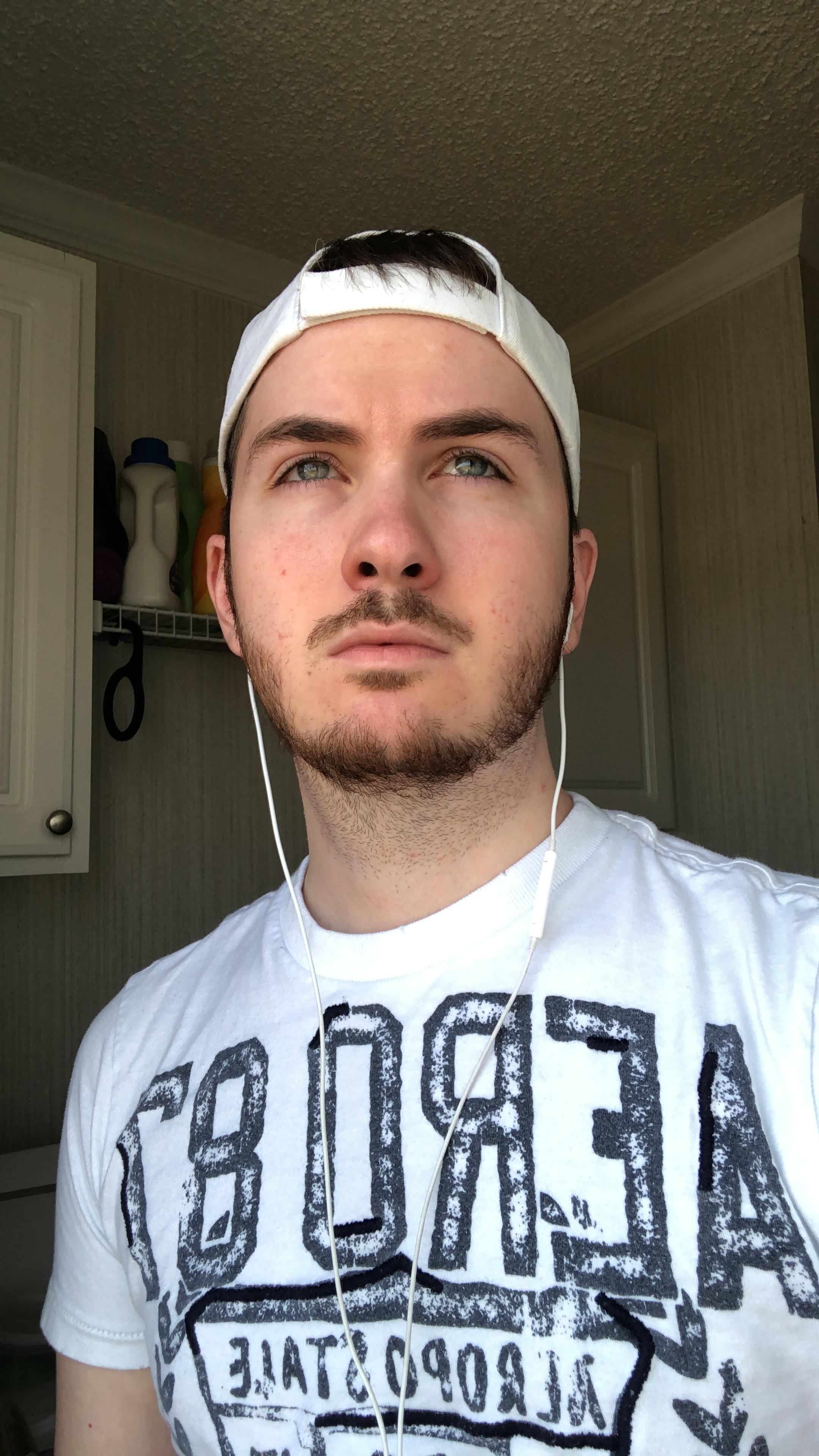 Howdy, boys | Scrolller