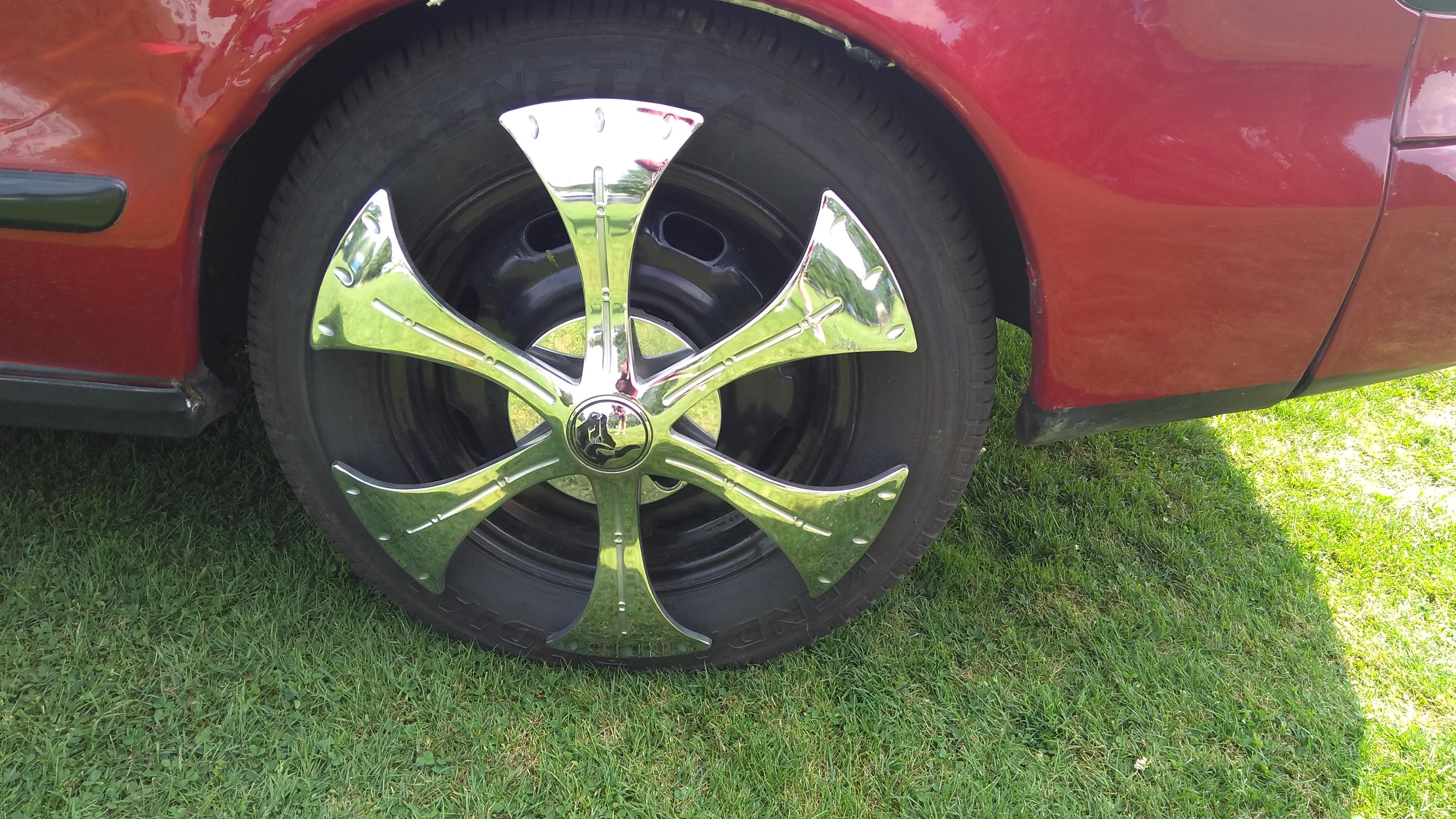 Hubcap spinners are bigger than the wheels! | Scrolller