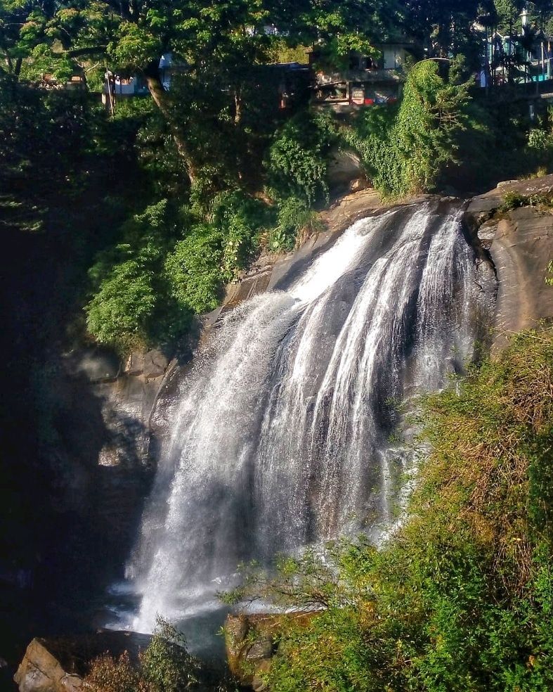 Huluganga waterfall | Scrolller