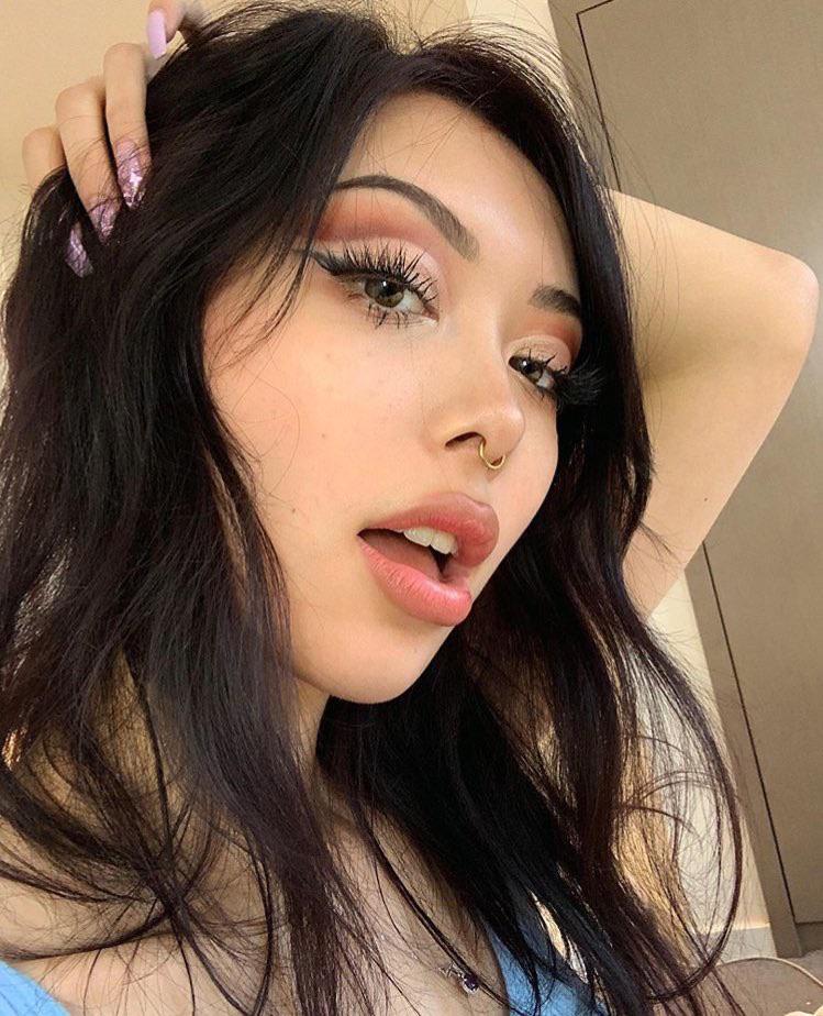 Hungry lips | Scrolller