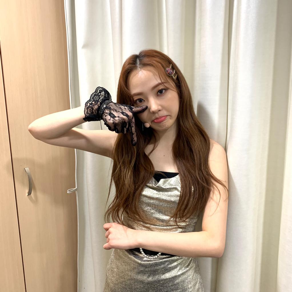 Hyeseong Fancafe Update 200422 | Scrolller