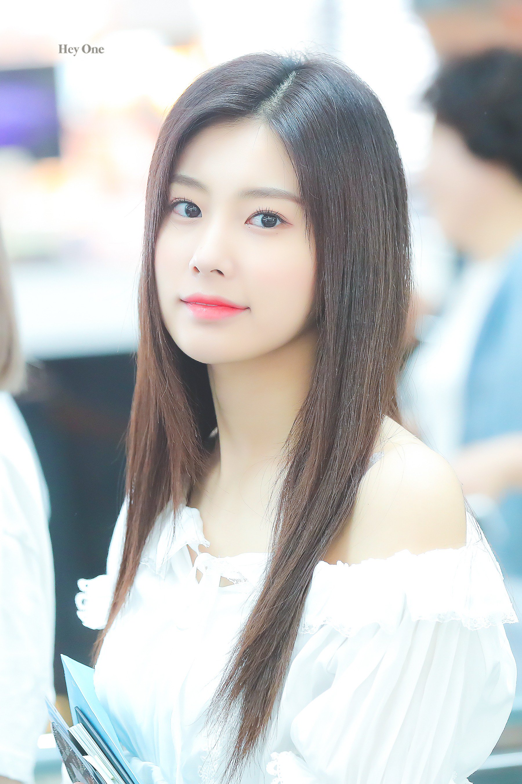 Hyewon smile | Scrolller