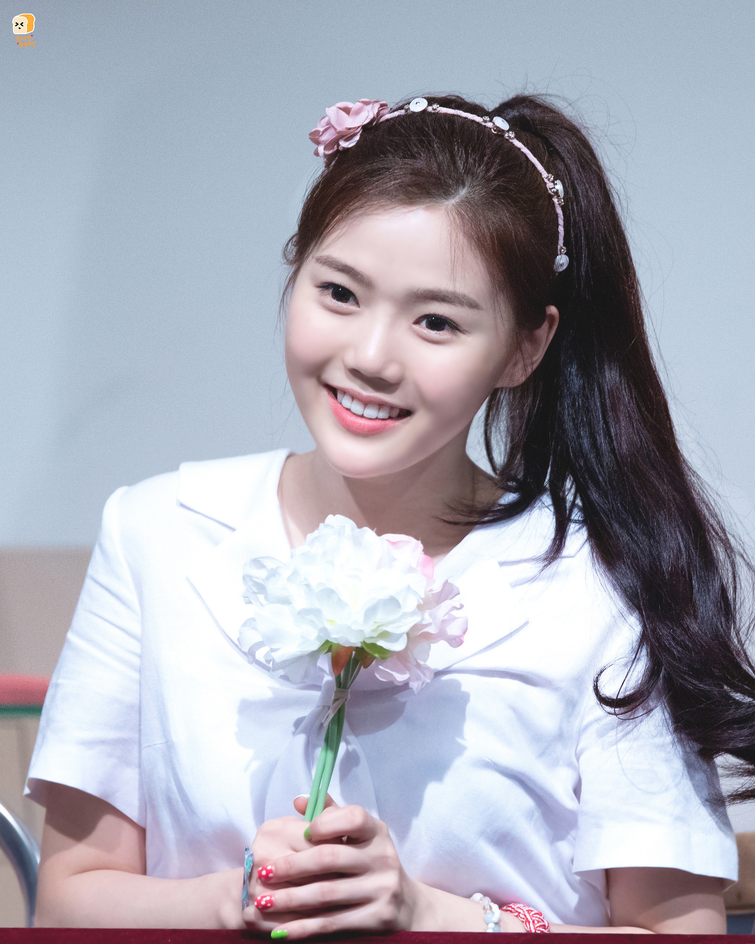 Hyojung Smile | Scrolller