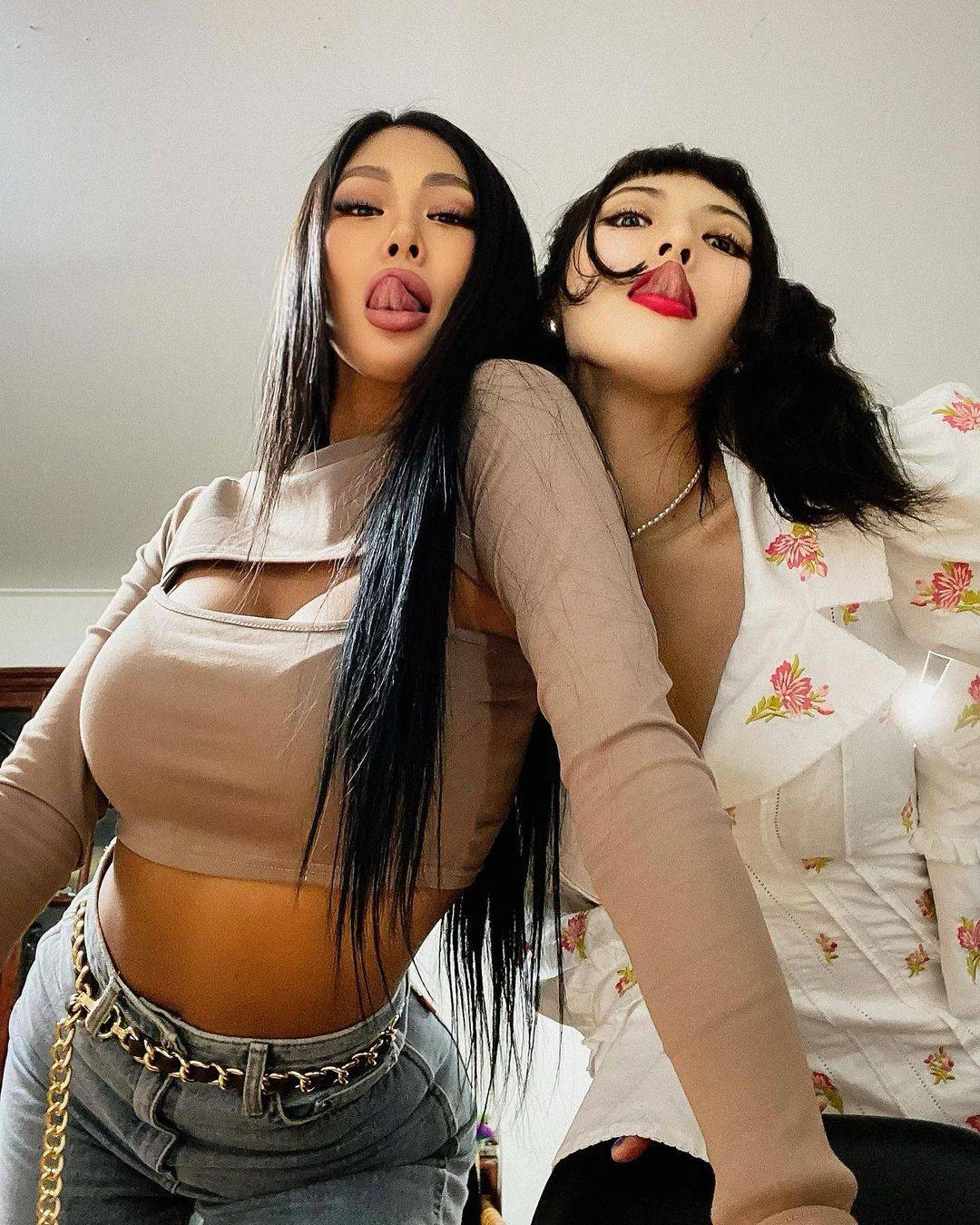 Hyuna tongue | Scrolller