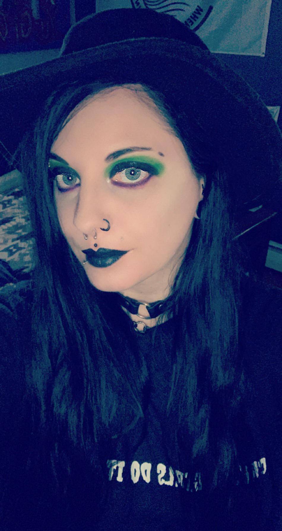 channeling some Beetlejuice vibes with this makeup | Scrolller