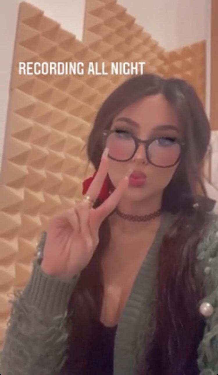 I bet Sssniperwolf gives amazing handys | Scrolller