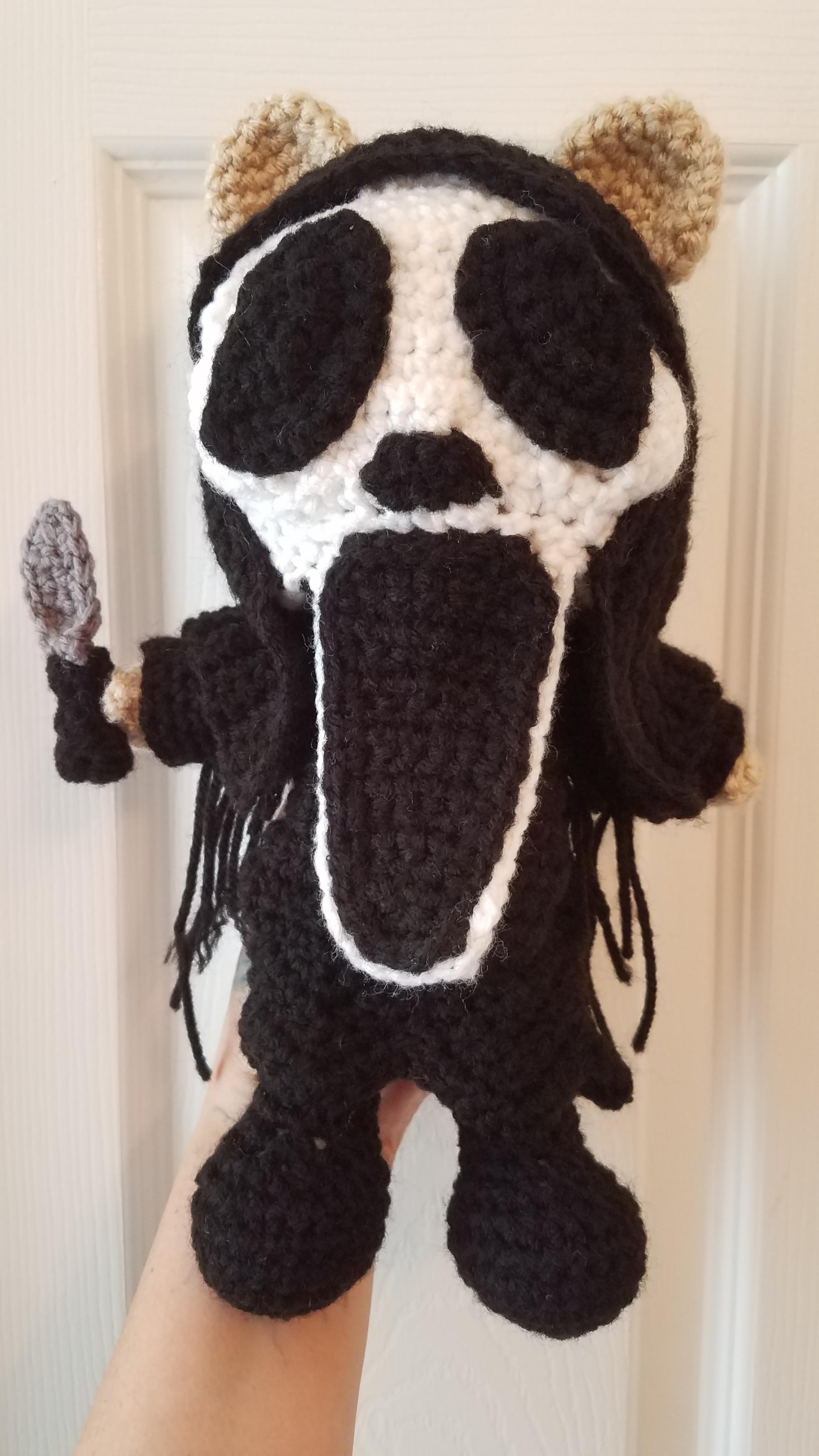 I crochet horror icons into teddy bears and just finished my Scream ...