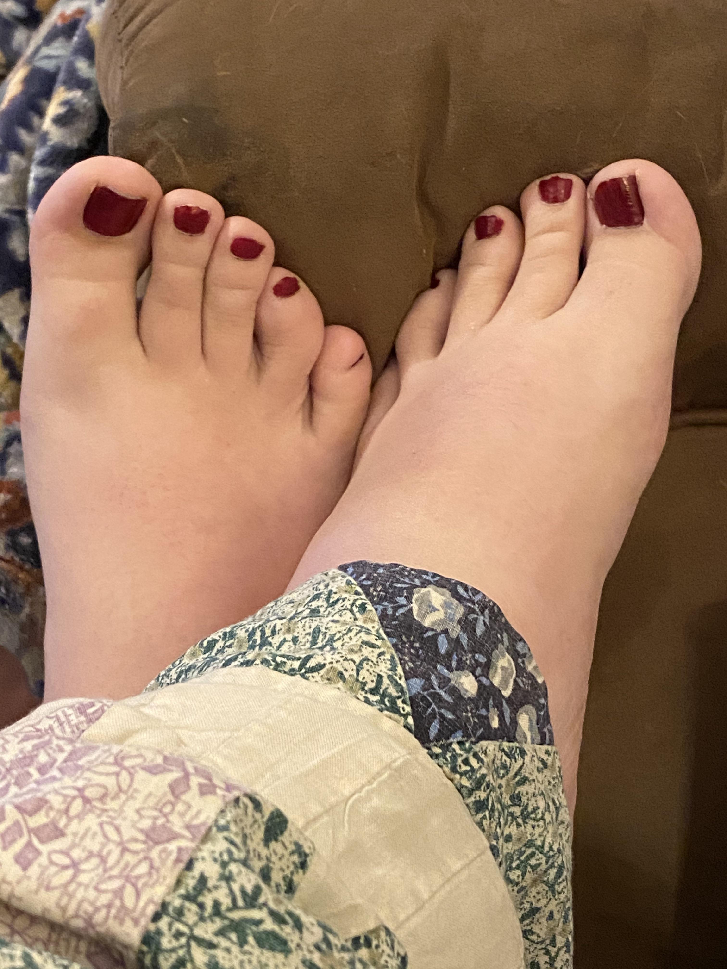 I want to feel you under my feet! | Scrolller