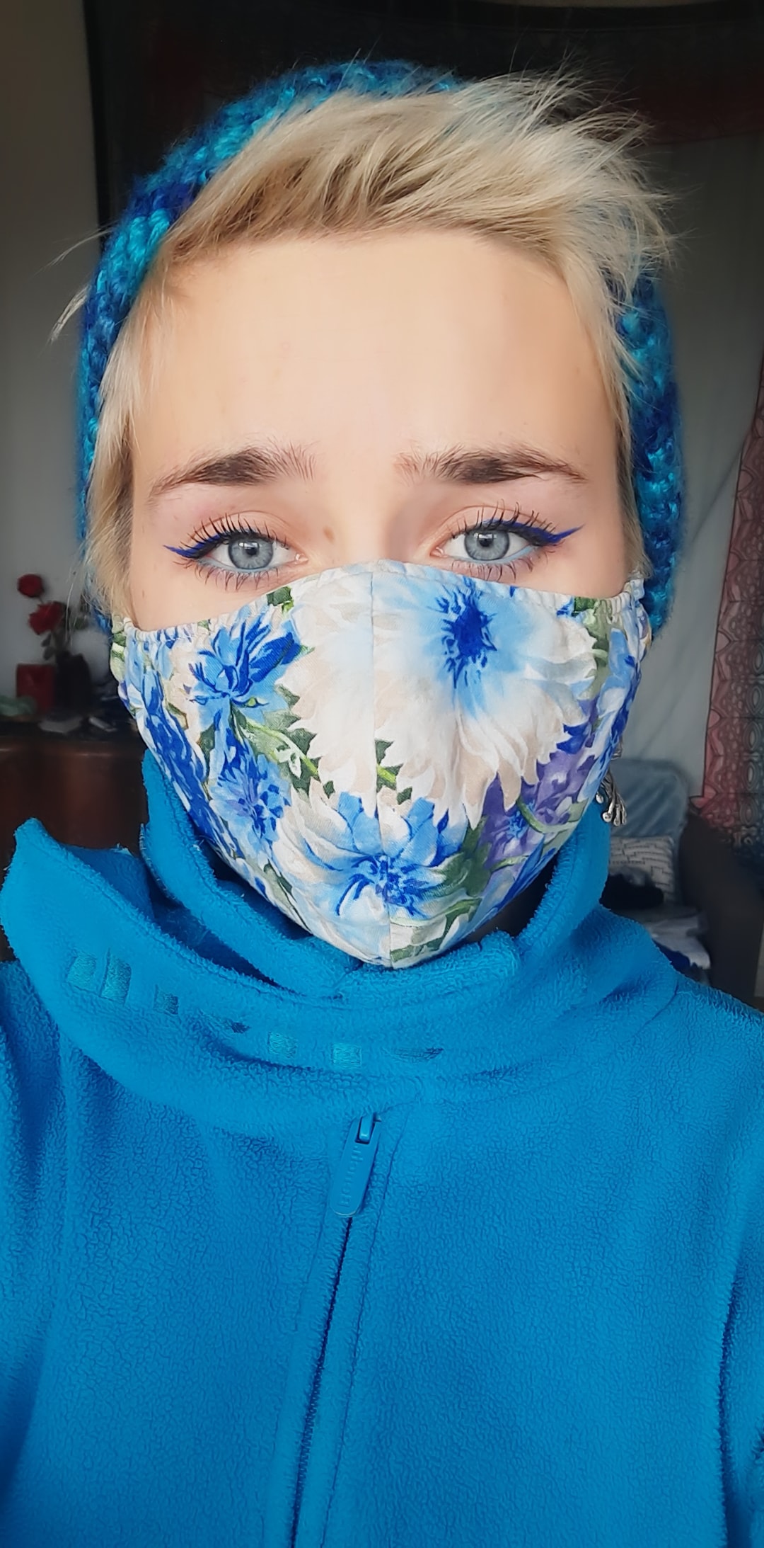 I love colour coordinating my clothes and my makeup 💙 | Scrolller