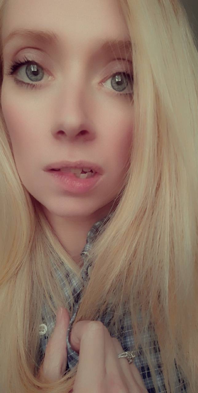 I felt a bit flirty, like the lip bite? | Scrolller