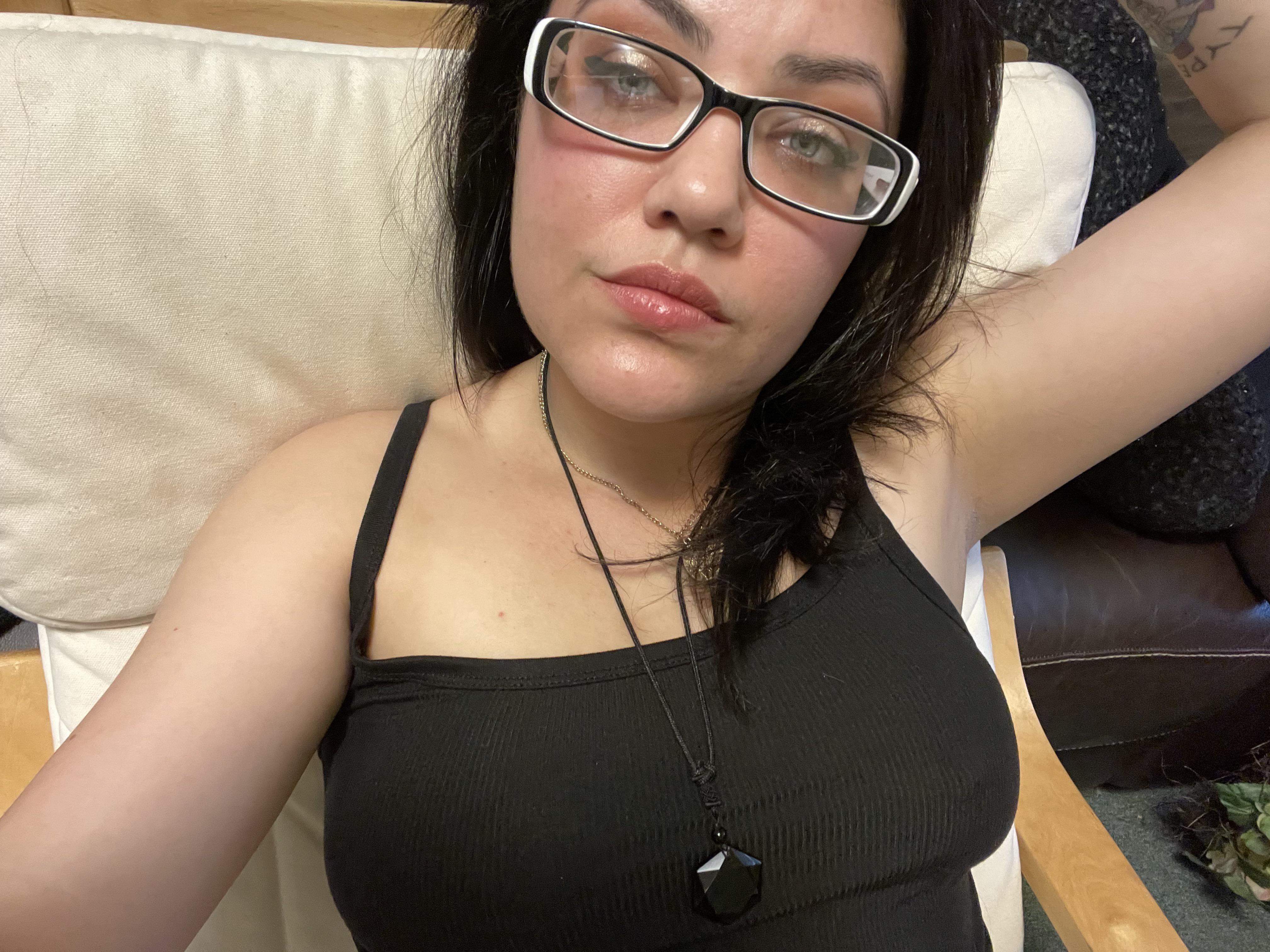 I finally did some eye makeup today. Mom of 2 toddlers, I never get time to look DECENT 🥴F26 ...