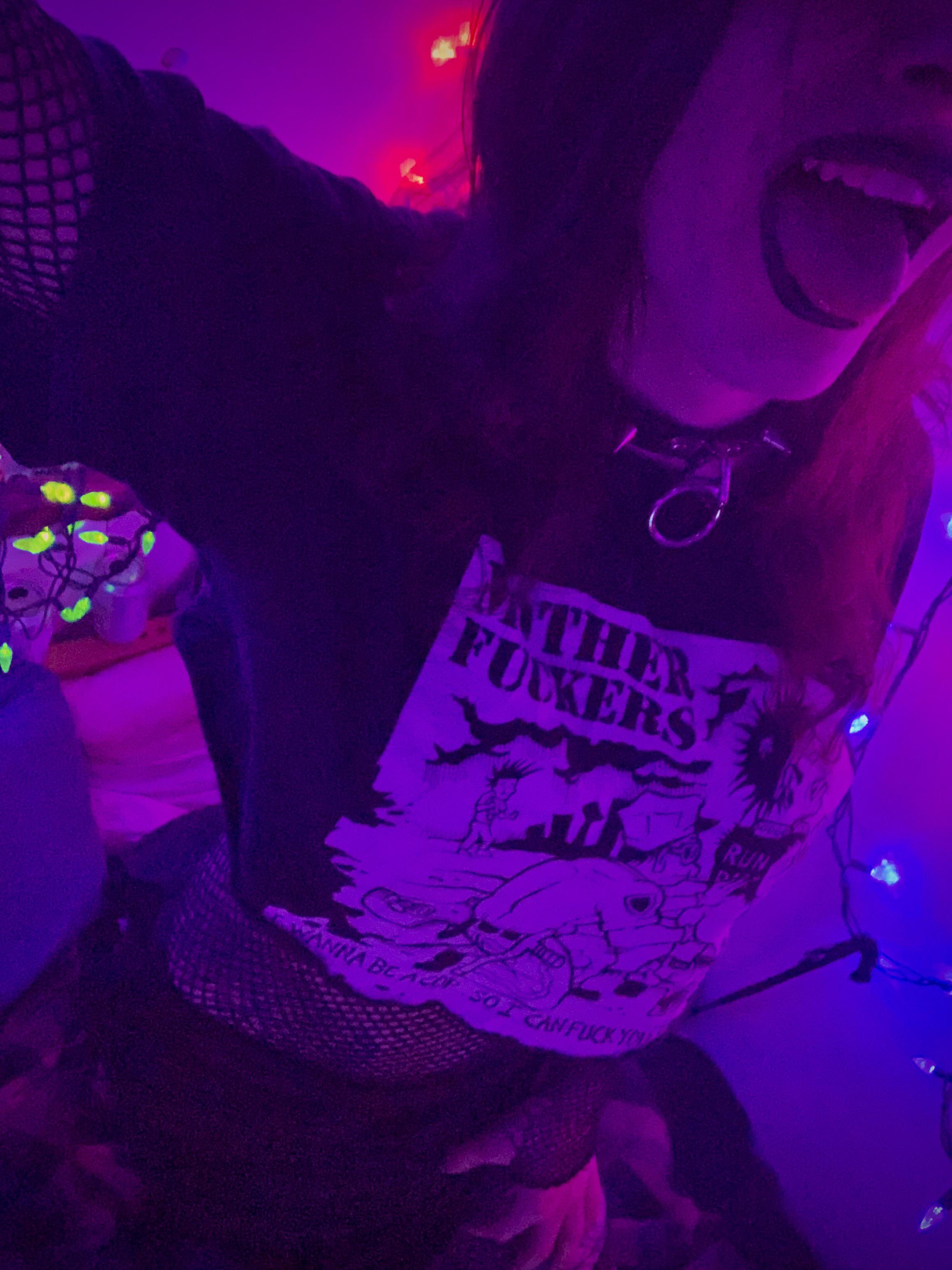 I have a bit of an oral fixation... care to help? | Scrolller