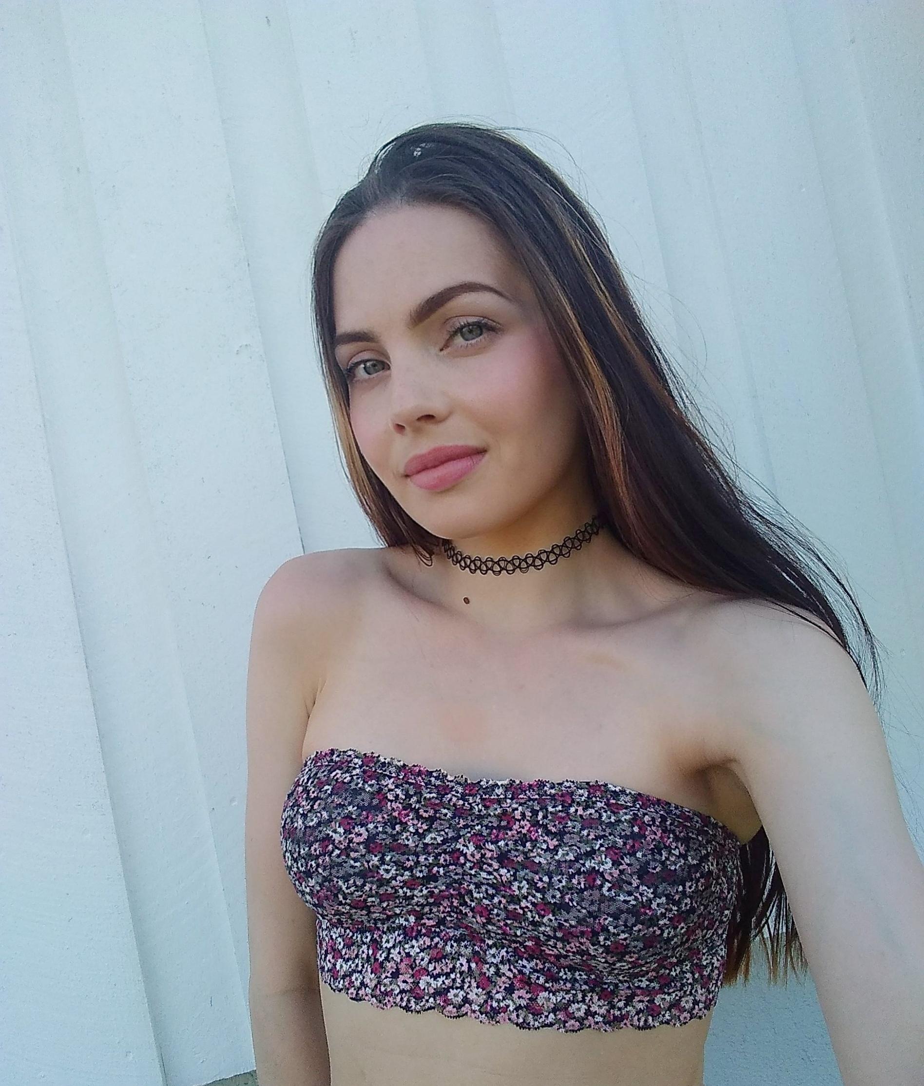 I heard you appreciate collar bones in here? 😊 | Scrolller