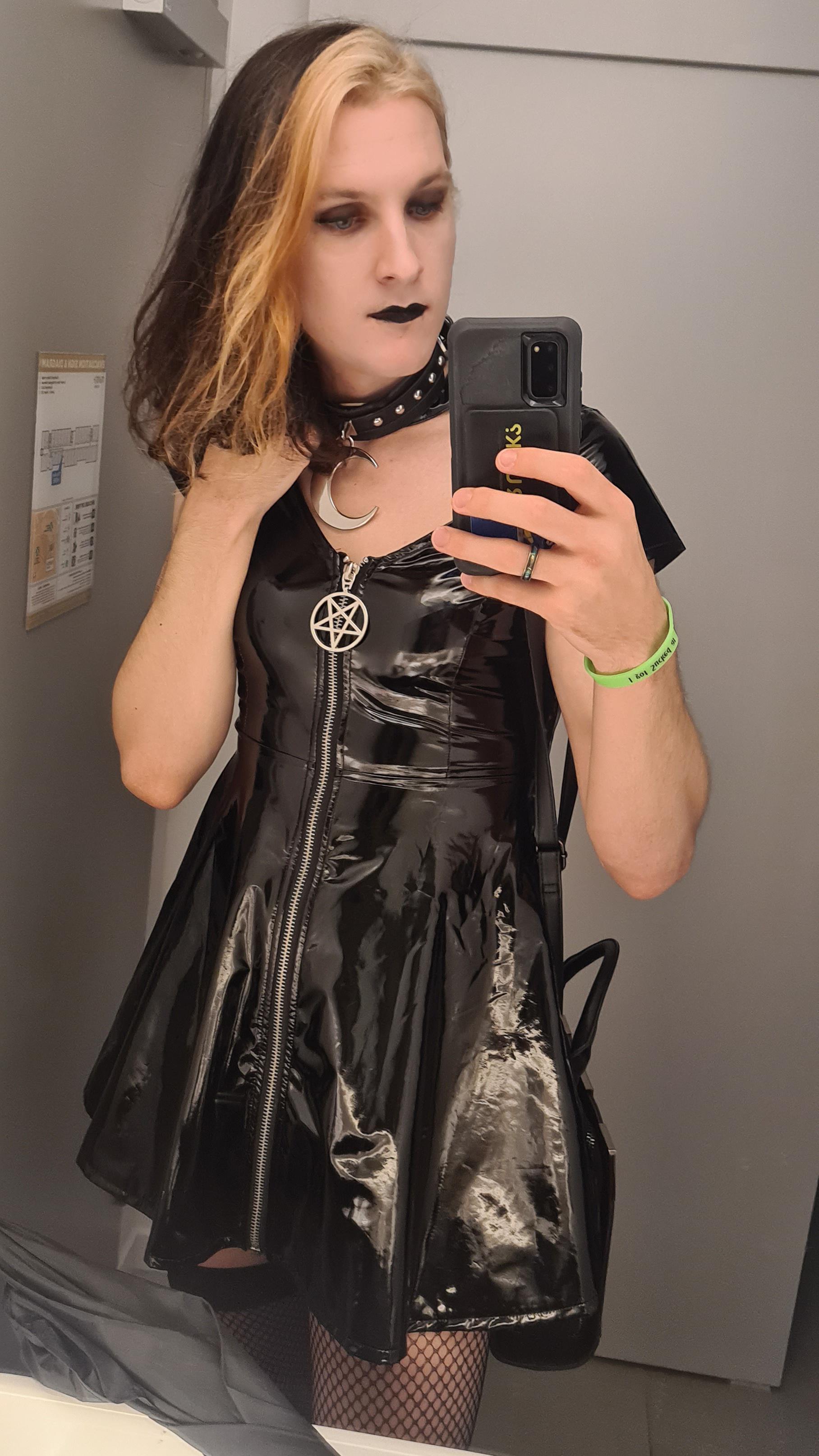 I hope you like shiny black dresses 🖤 | Scrolller