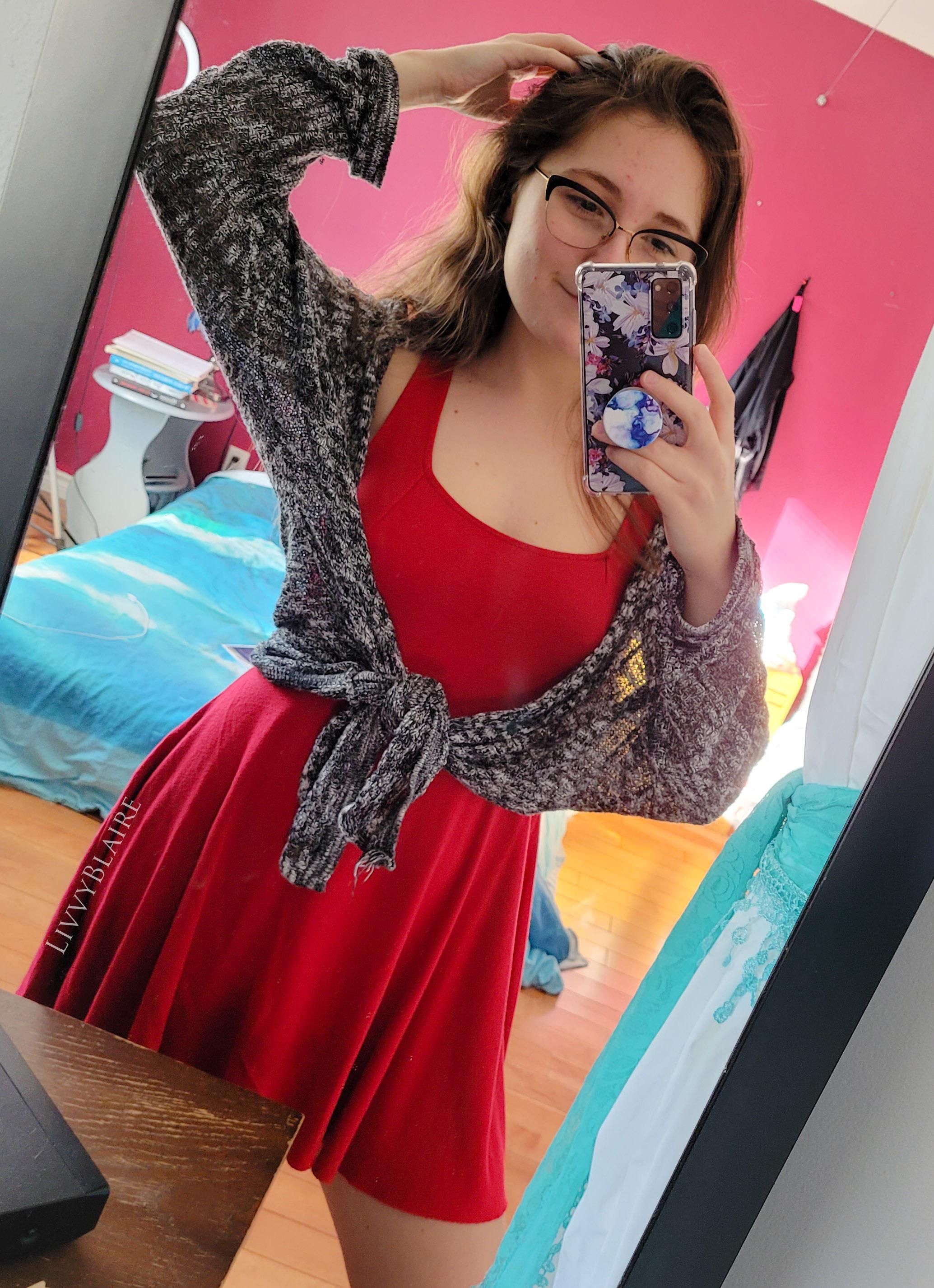 I just hit 10k on Twitter!!! I'm doing a $3 onlyfans sale to celebrate 🥰 links in comments ...