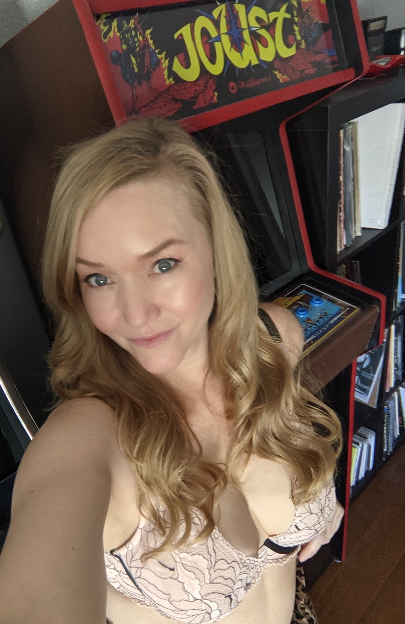 I know Joust is hot, but am I a hot Mom too? [F47] | Scrolller