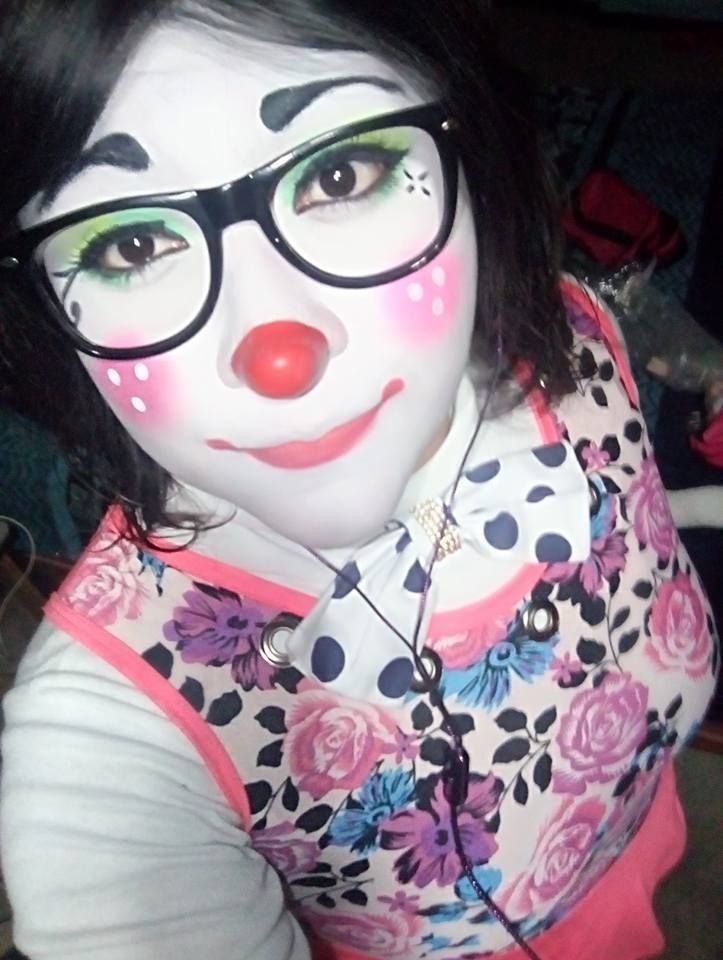 I like her nose and eyebrows. | Scrolller