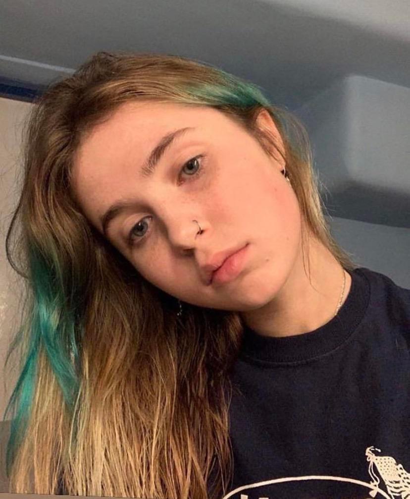 i live for her head tilt selfies | Scrolller