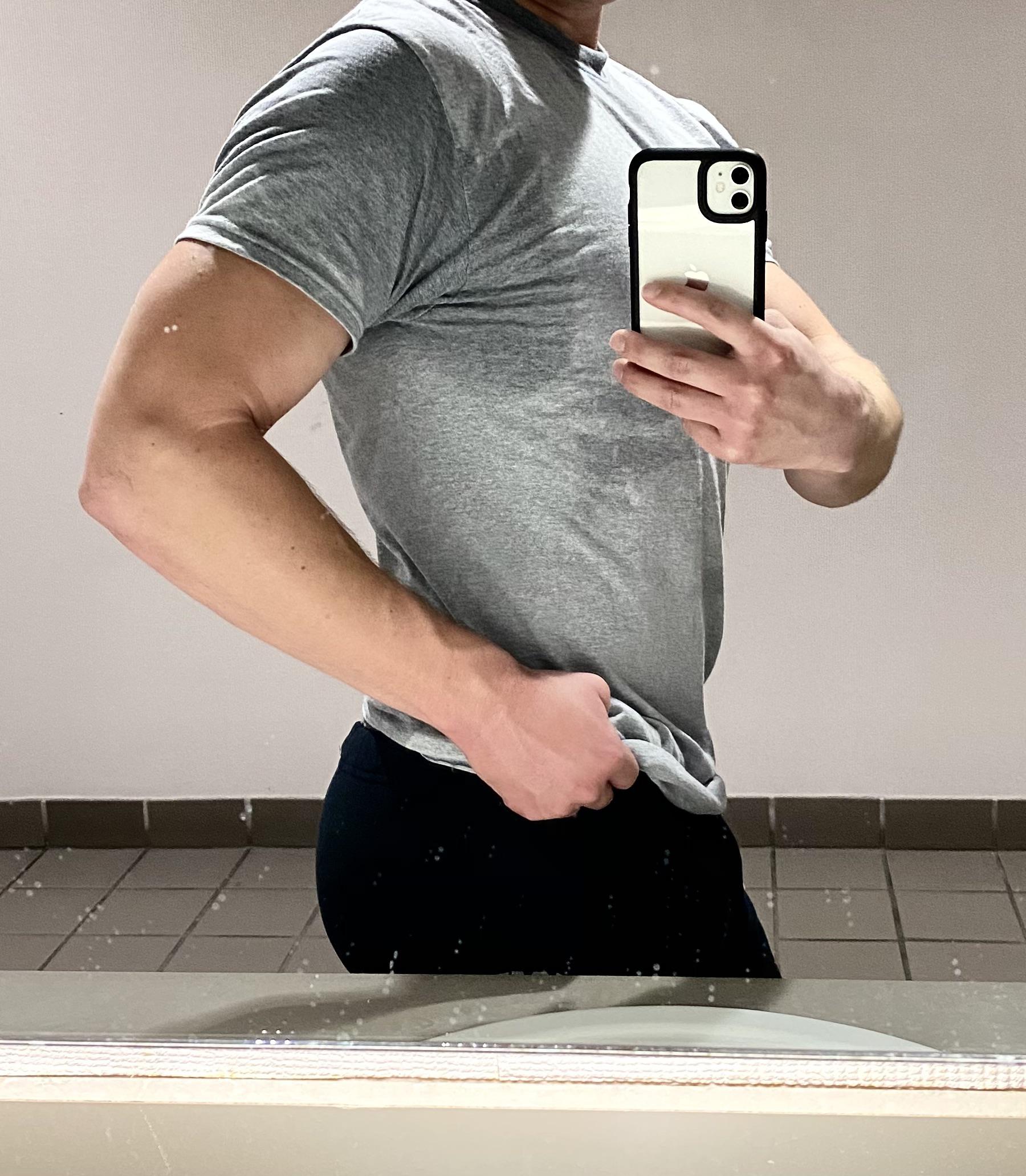 I love how grey shirts show the sweat 💦 | Scrolller