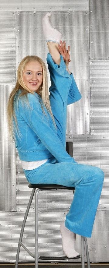 I love how she can curl up her whole foot | Scrolller