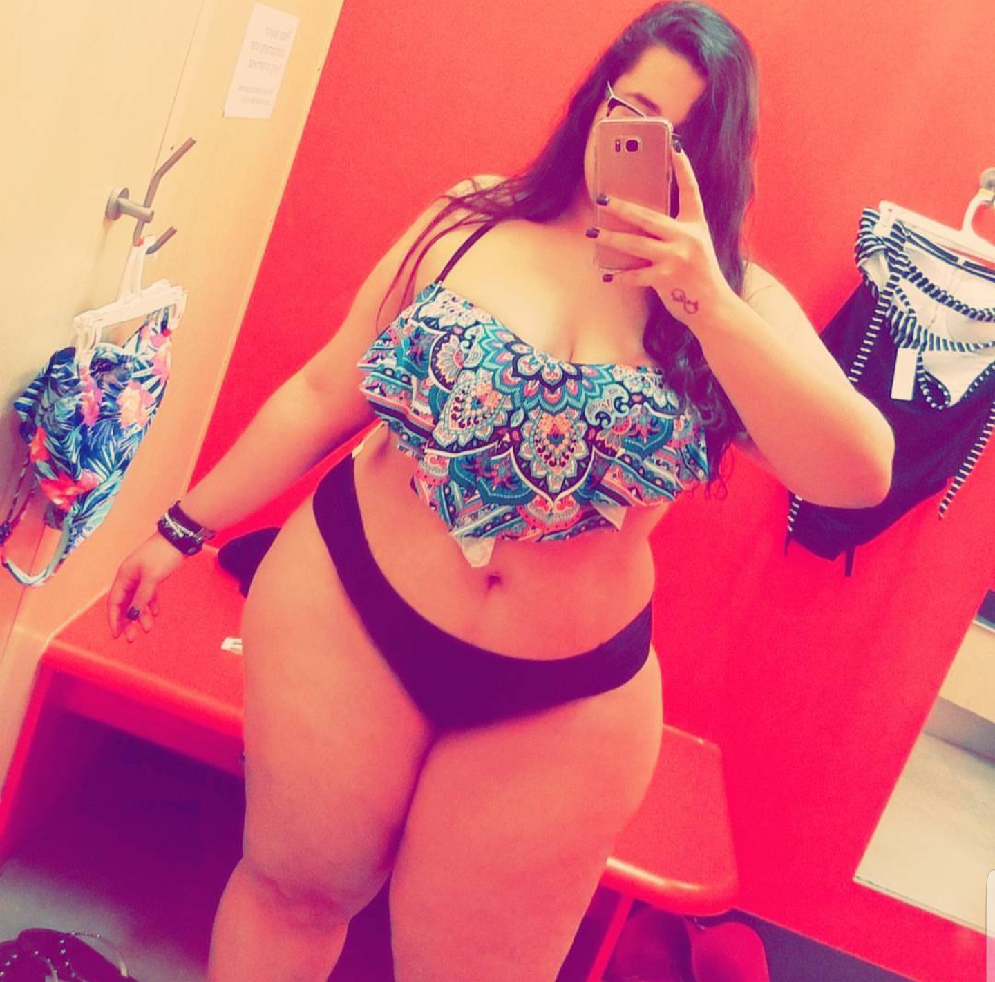 I love it when she wraps those thighs around my head. | Scrolller