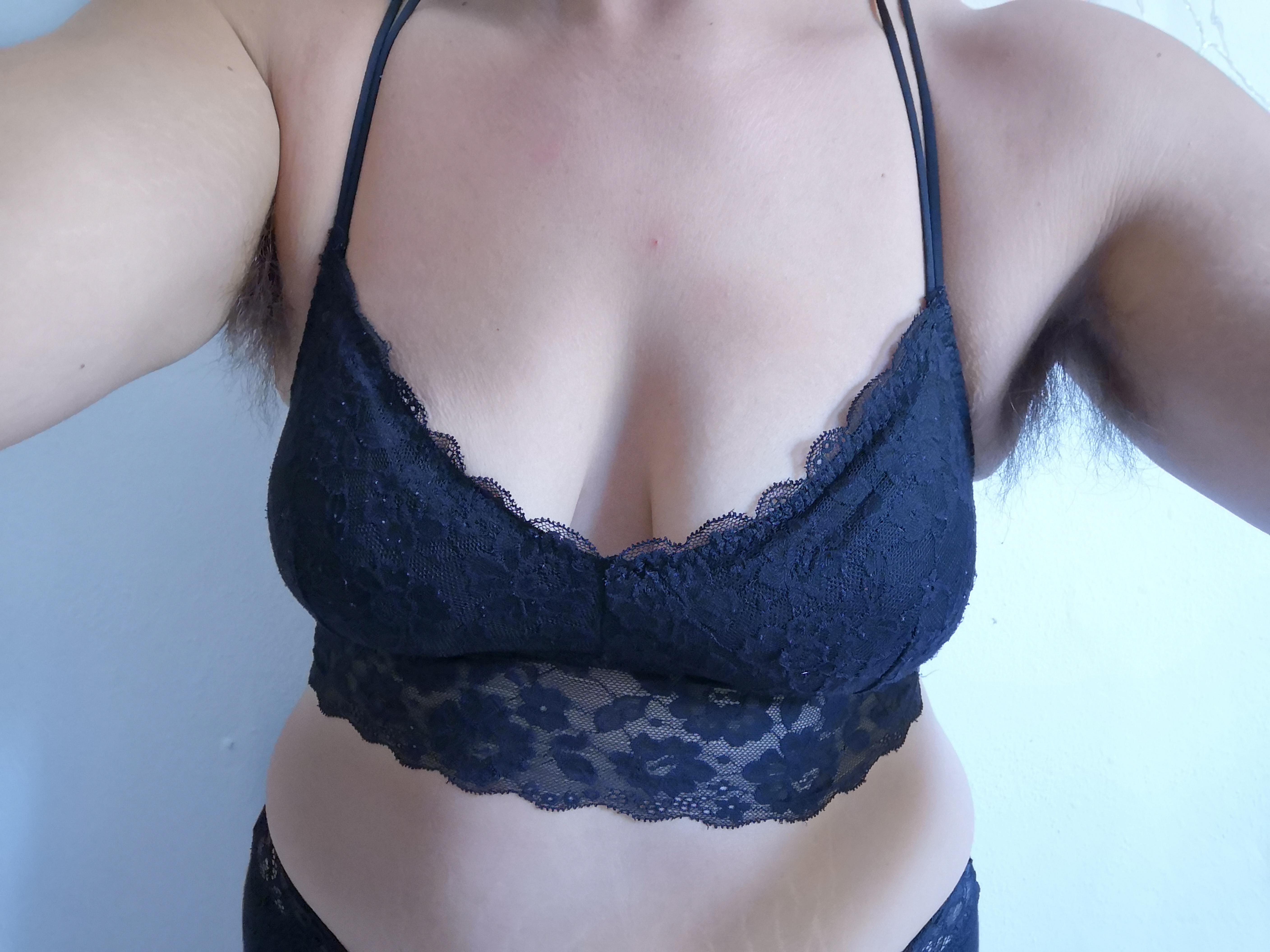 I love unstructured bras because they don't try to make my boobs look perky 🥰 | Scrolller