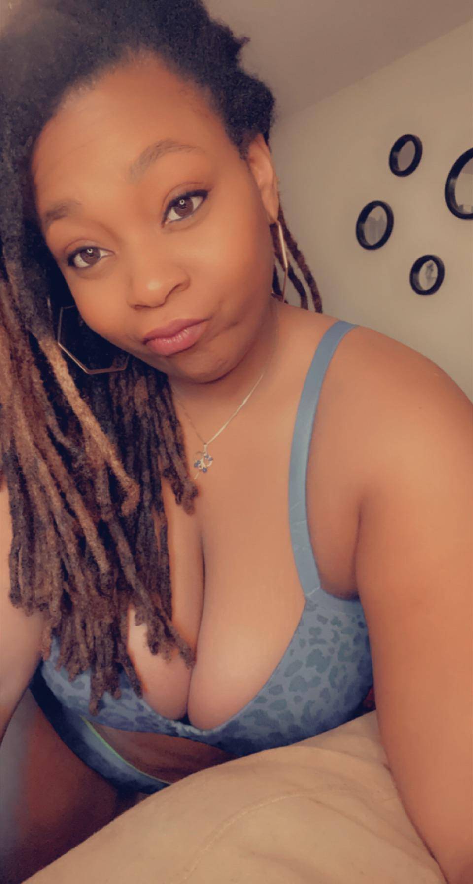 Bored, entertain me ♥️ | Scrolller