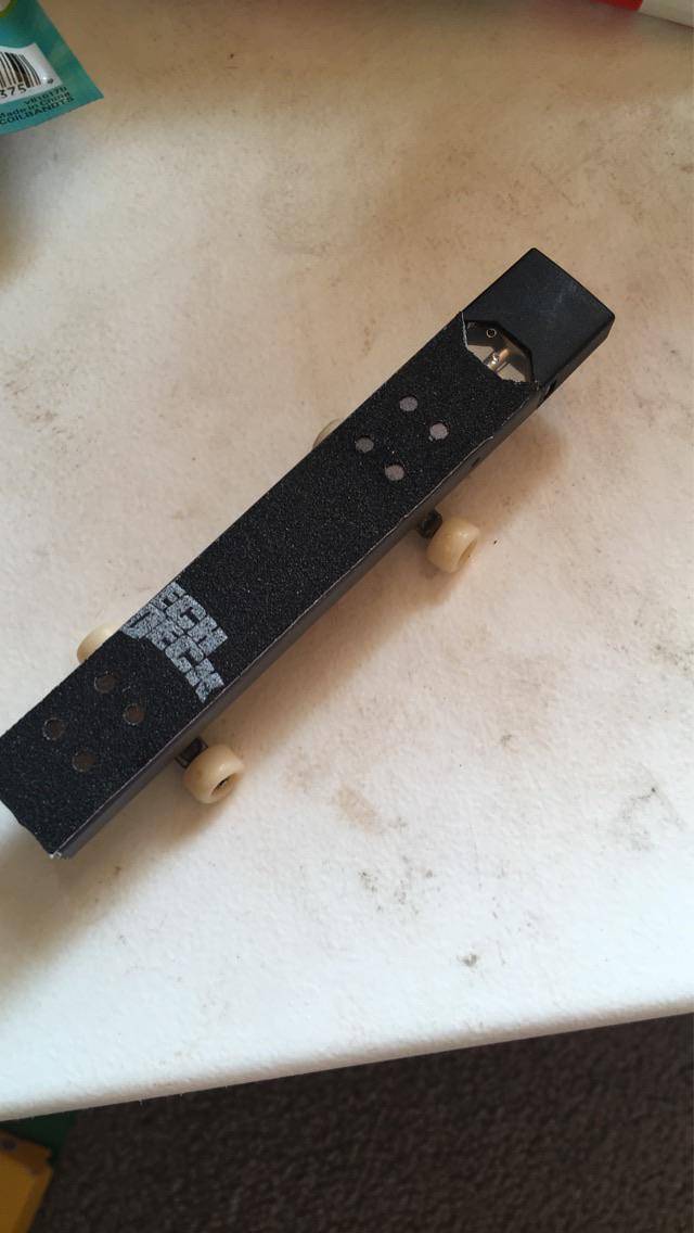 I made a Juul tech deck 😂 | Scrolller