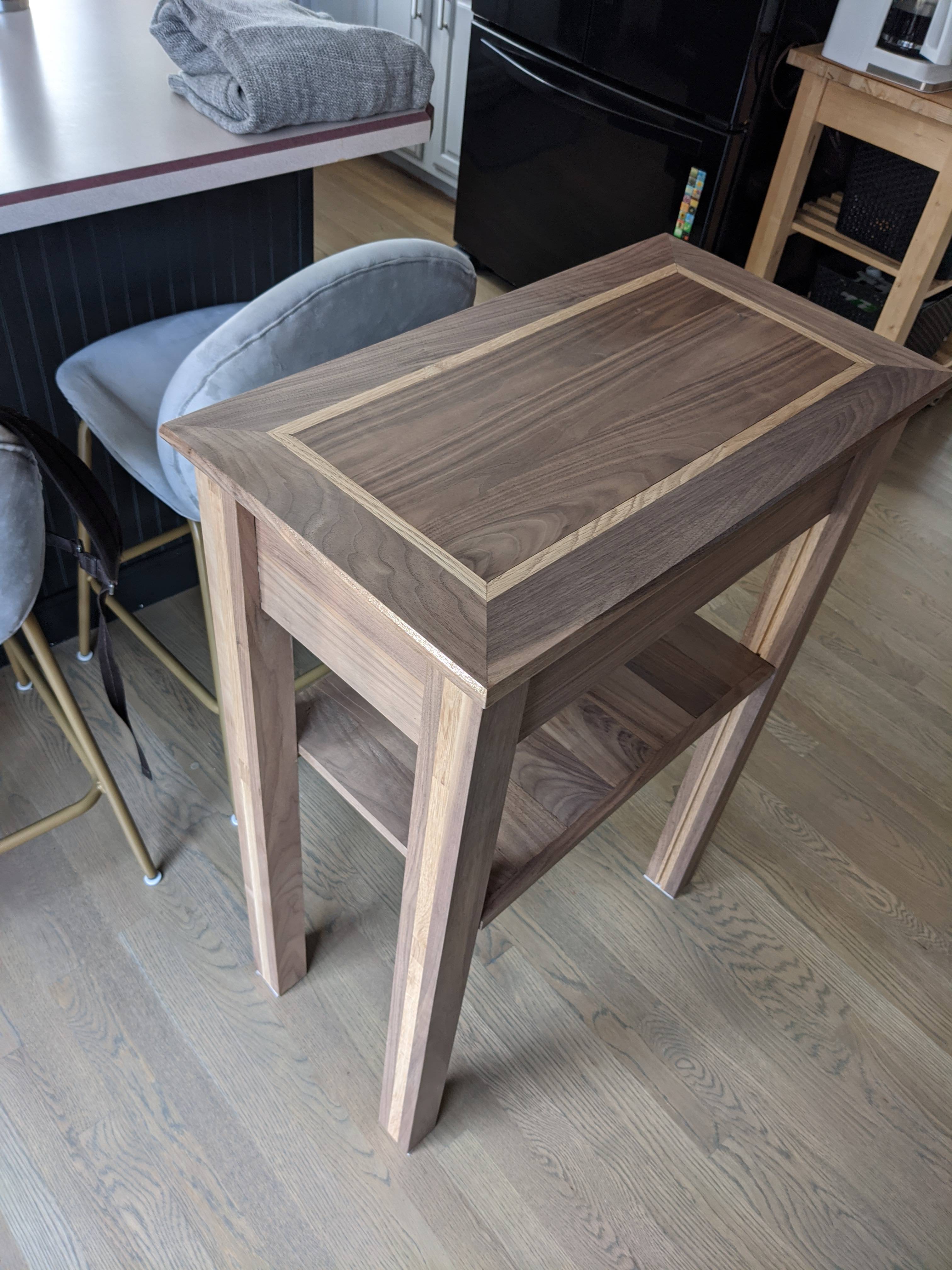 I made a thing, first piece I'm proud of. Walnut and white oak | Scrolller