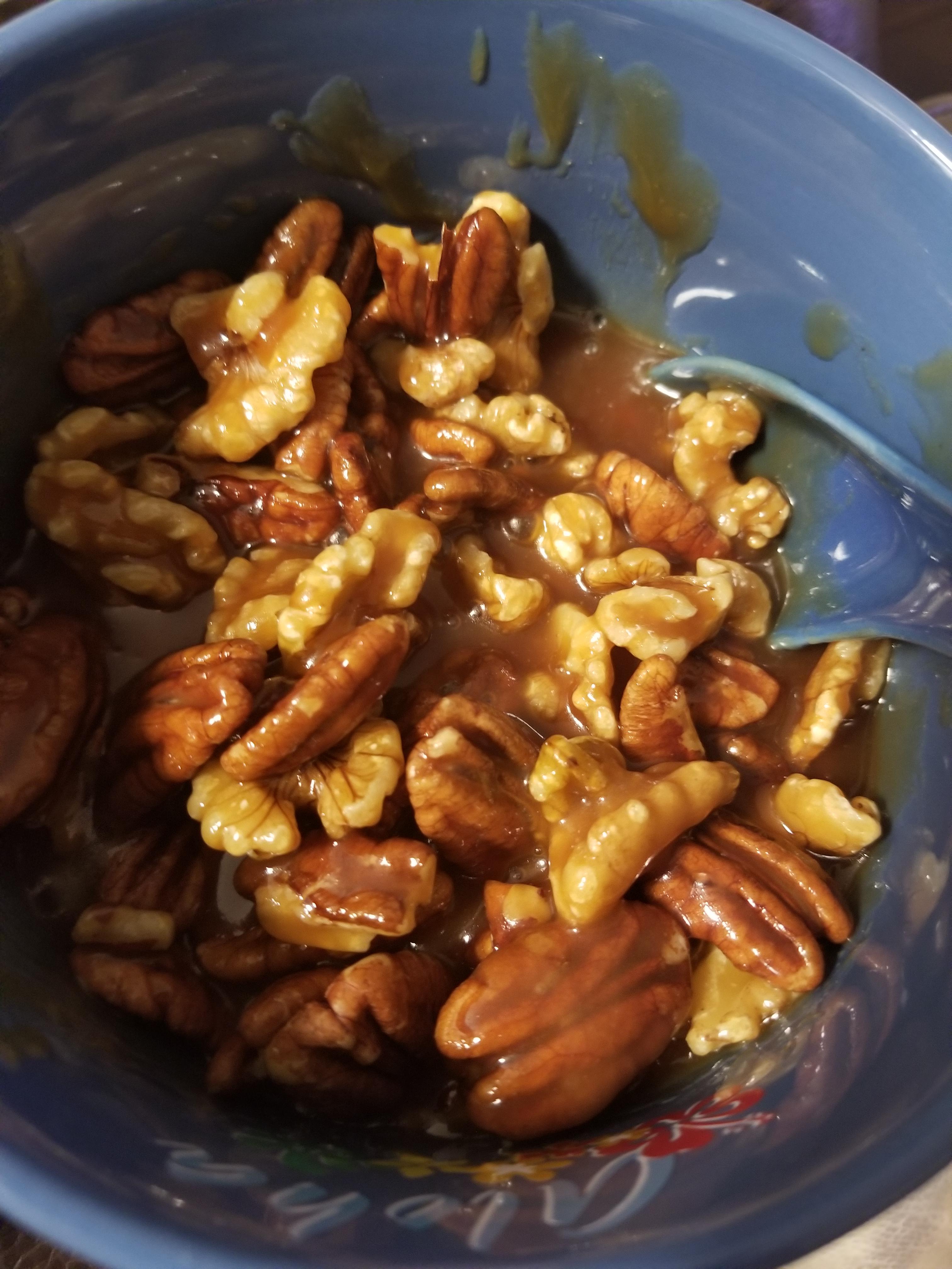 I made homemade caramel on nuts | Scrolller