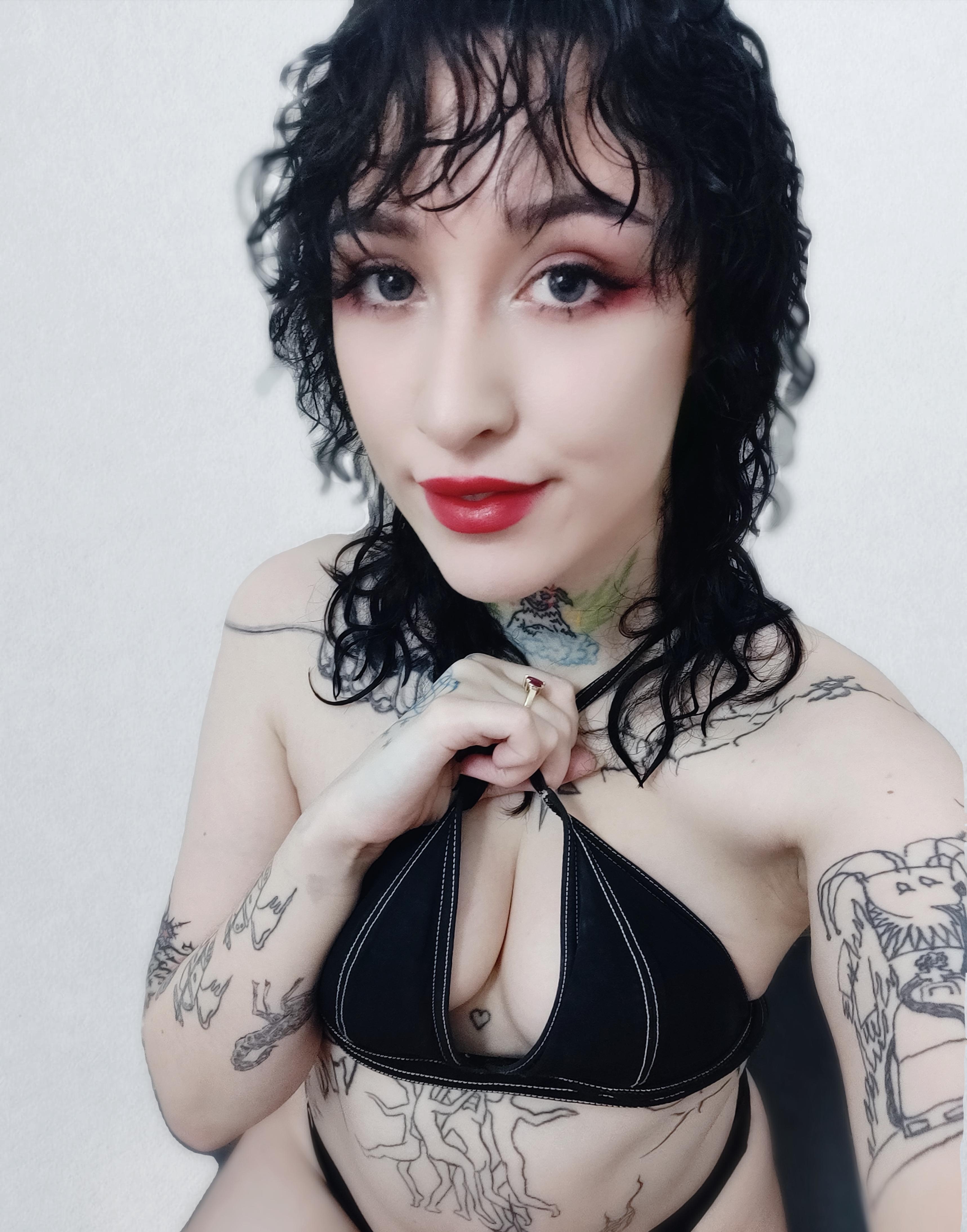 I need someone to tie/untie my bikinis :0 (≧(ｴ)≦ ) | Scrolller