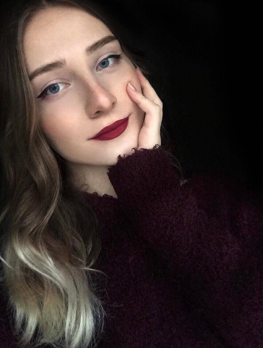 I pleased myself with a new lipstick in honor of 7 months of HRT and I’m happy 🐱 | Scrolller