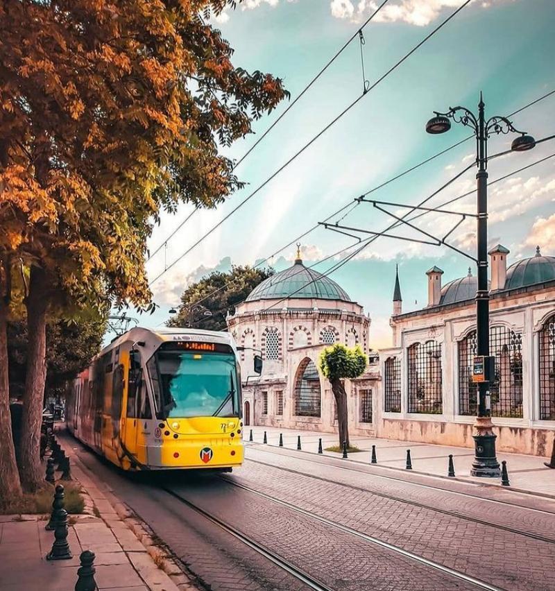 İstanbul tram | Scrolller