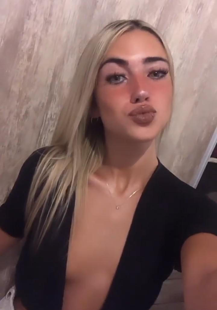 I struggle with captions, so here is a meta one (19) | Scrolller