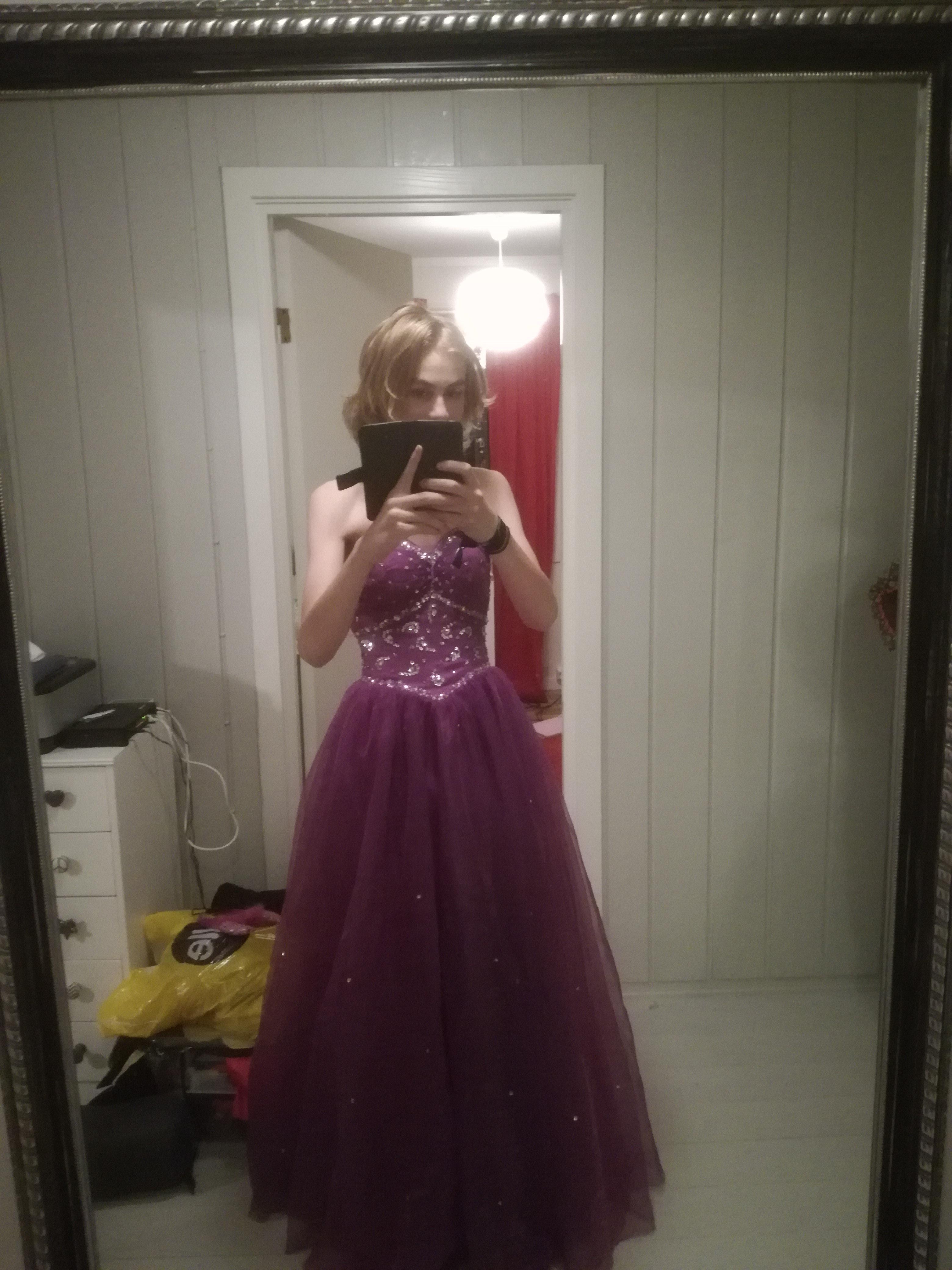 I Tried On My Cousins Prom Dress A Few Months Back~ Scrolller