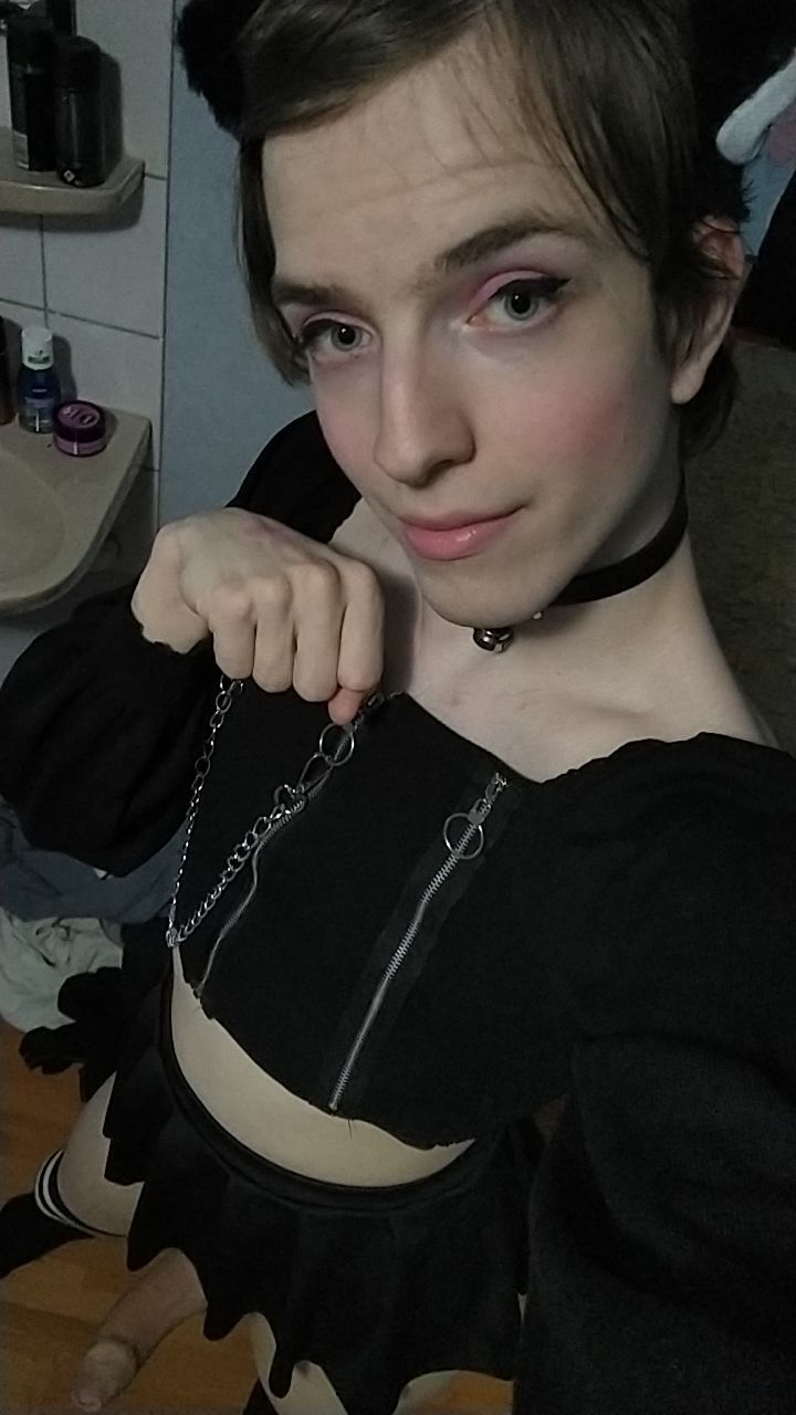 I tried something new with my makeup. Hope you like what you see~ | Scrolller