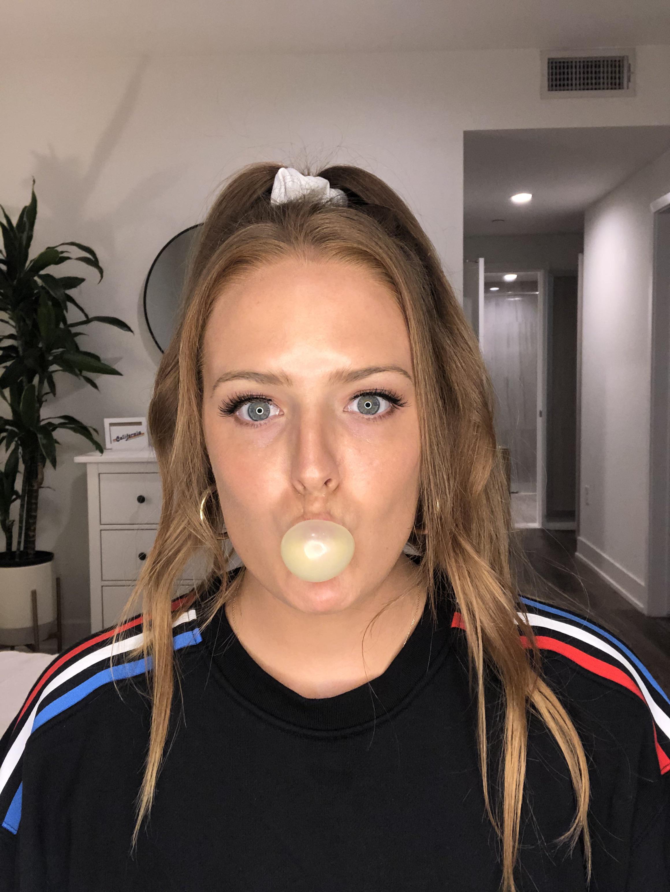I tried to blow a big bubble for 30 mins... how do you do it?? [f] | Scrolller