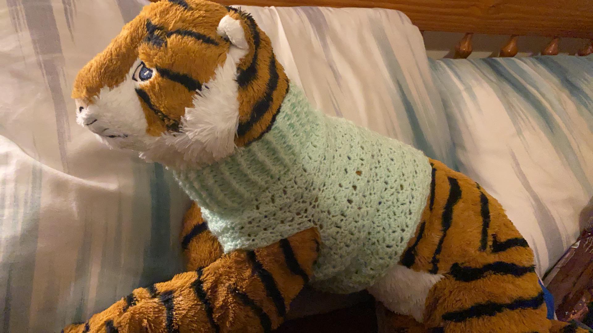 I used a dog sweater crochet pattern for my IKEA tiger 😁 | Scrolller