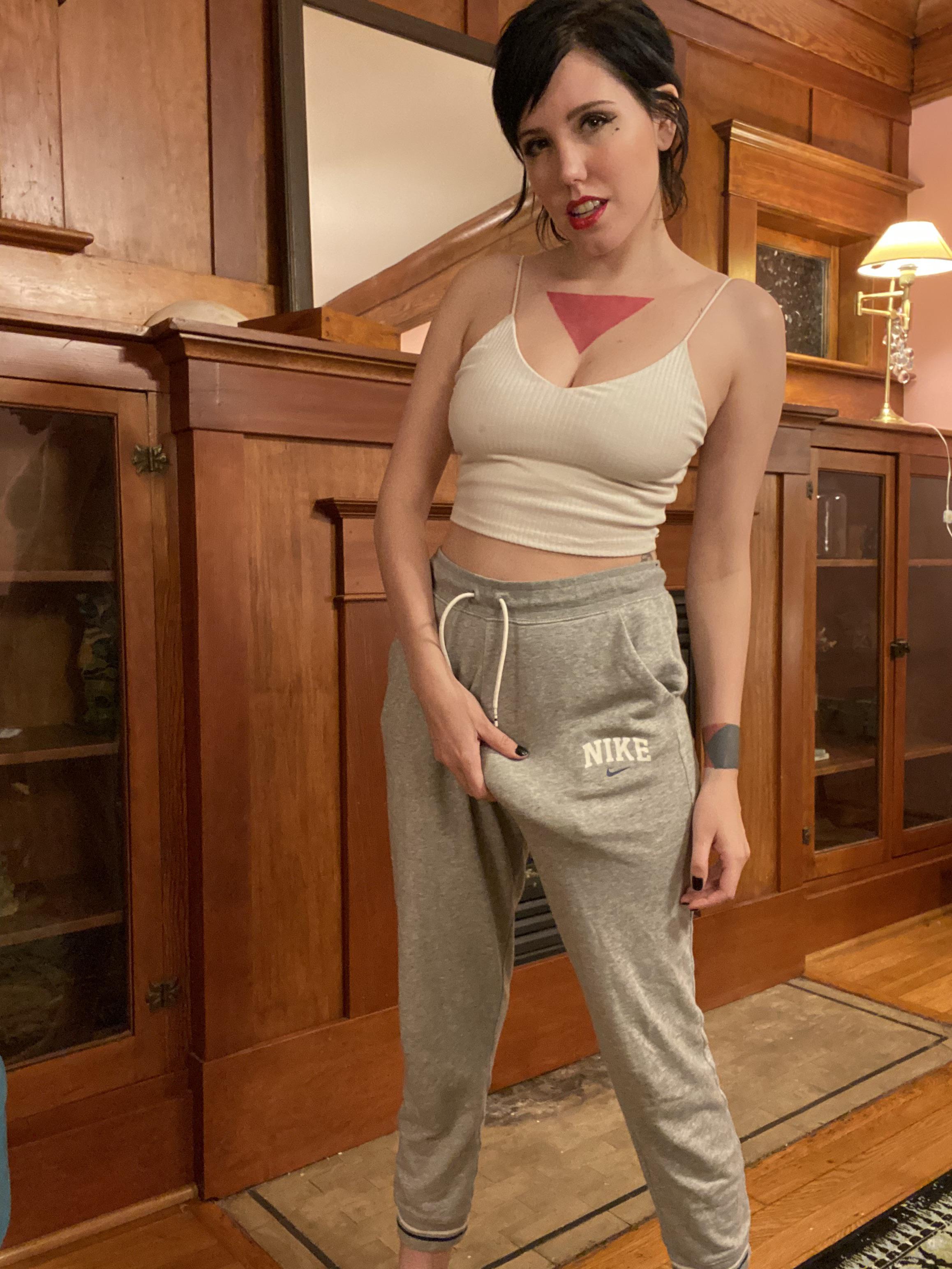 I’ve got no secrets in these sweatpants | Scrolller