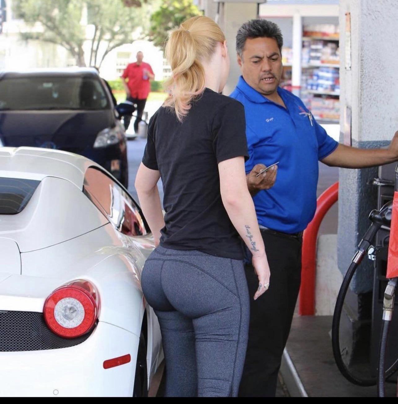 I Wanna Sniff And Lick Iggy Azaleas Fartbox Love That Dumper Scrolller