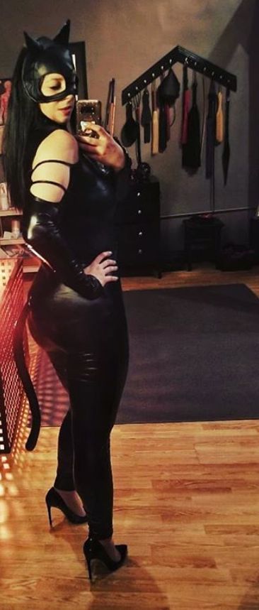 I'm looking for a loyal slave that gonna love me even more than he do love himself. Ready to go ...